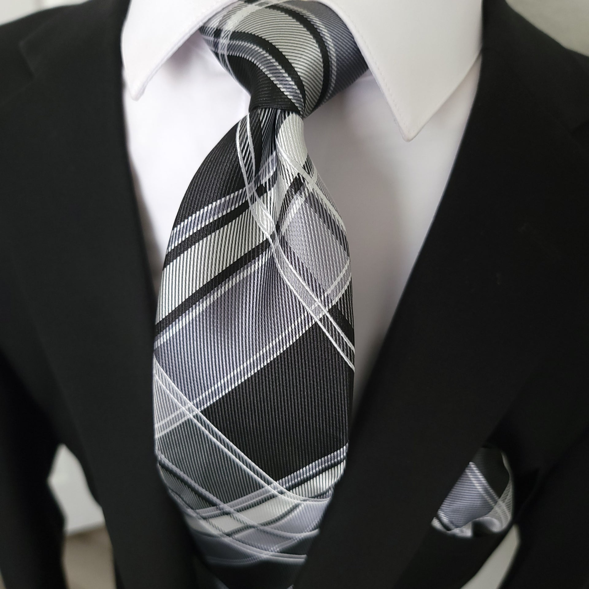 How to tie a tie | Silk Ties | Black Tie | Formal Wear | STYLETIE.ORG